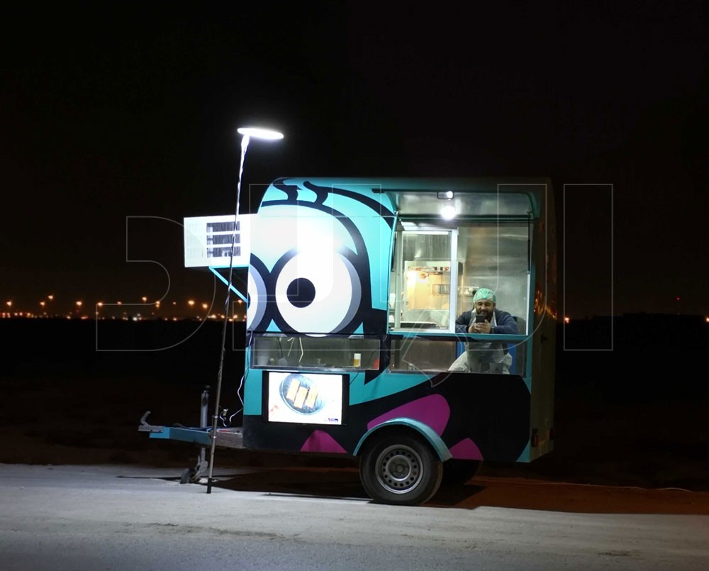 جريدة البلاد | بالصور: أغلب عربات الطعام أكل وحلويات.. وعيبها التقليد