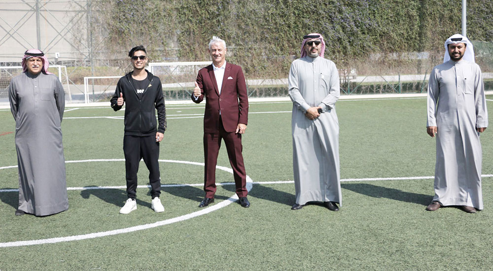 جريدة البلاد | "ديار المحرق" تستضيف أسطورة كرة القدم اللاعب إيان راش