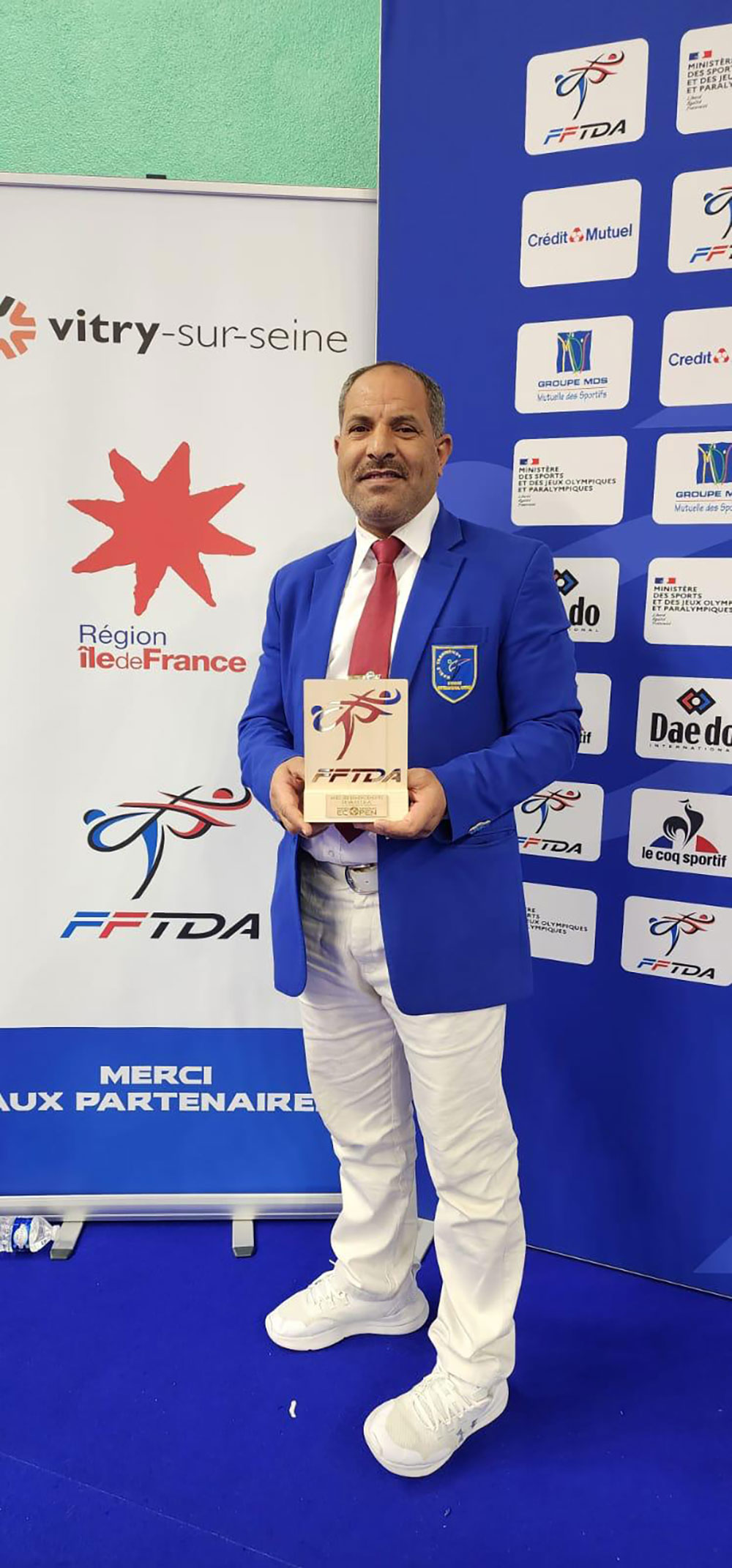 جريدة البلاد | اتحاد التايكواندو يعين الدولي حسن سعد رئيسًا للجنة الحكام