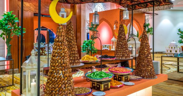 جريدة البلاد | ليالي رمضان في الدبلومات: تجربة إفطار وغبقة تفوق التقاليد